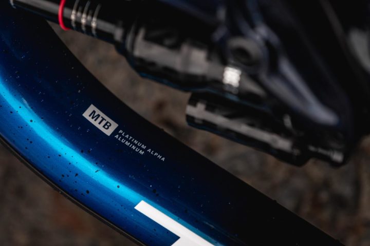 Trek Session drops back to DH roots with new high pivot, aluminum ...