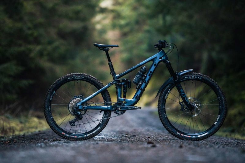 Review: The 2021 Vitus Sommet CRS rips, nails the cost to performance ...