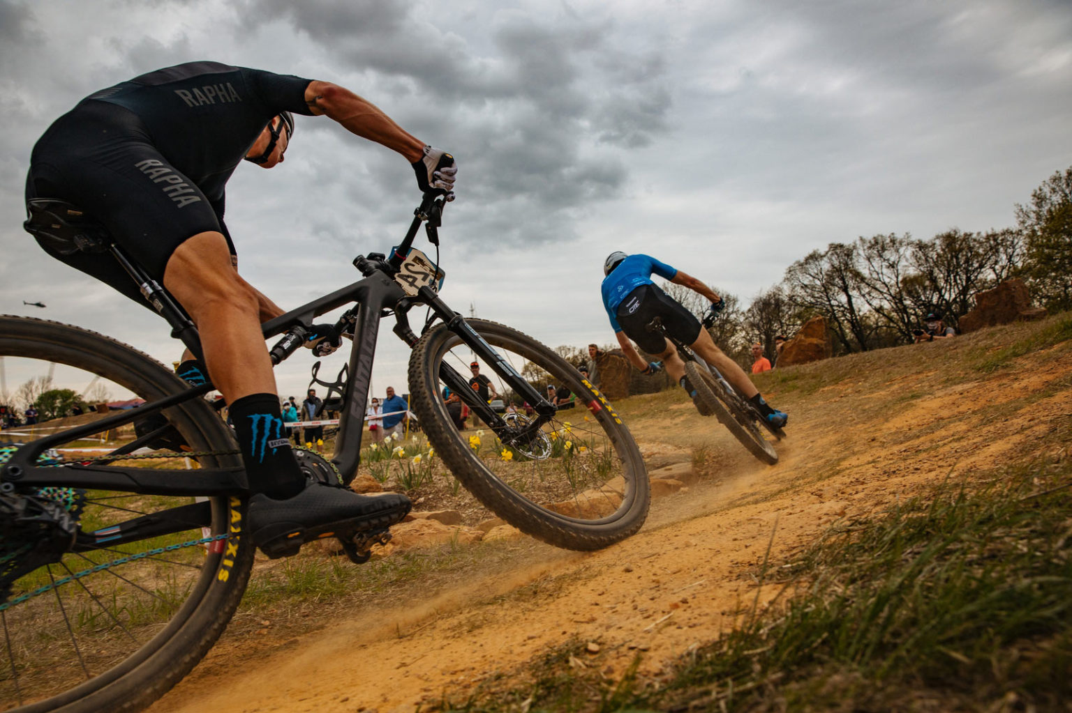 All-new Santa Cruz Blur goes superlight, back to single-pivot! - Bikerumor