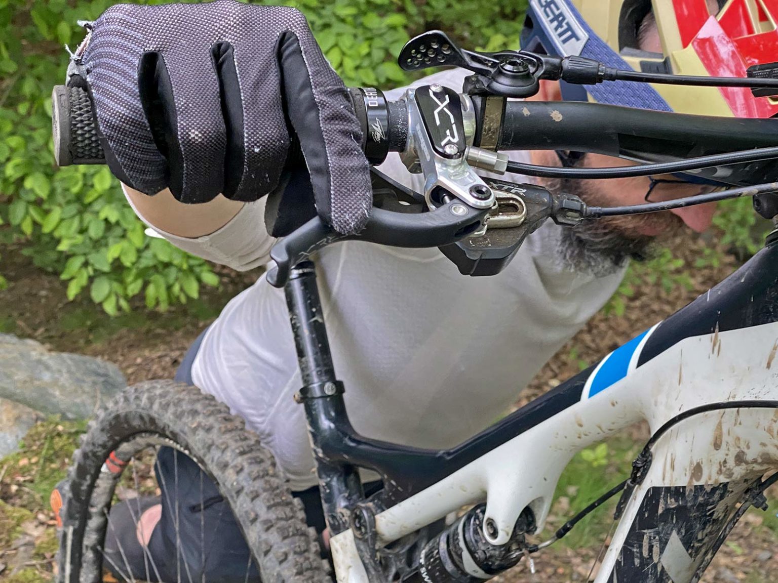 Review: All-new light & powerful Hope XCR MTB brakes! - Bikerumor