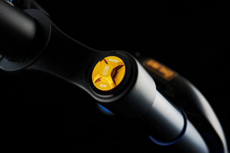 Ohlins RXF38 Air Sprung single-crown fork packing DH internals ready ...