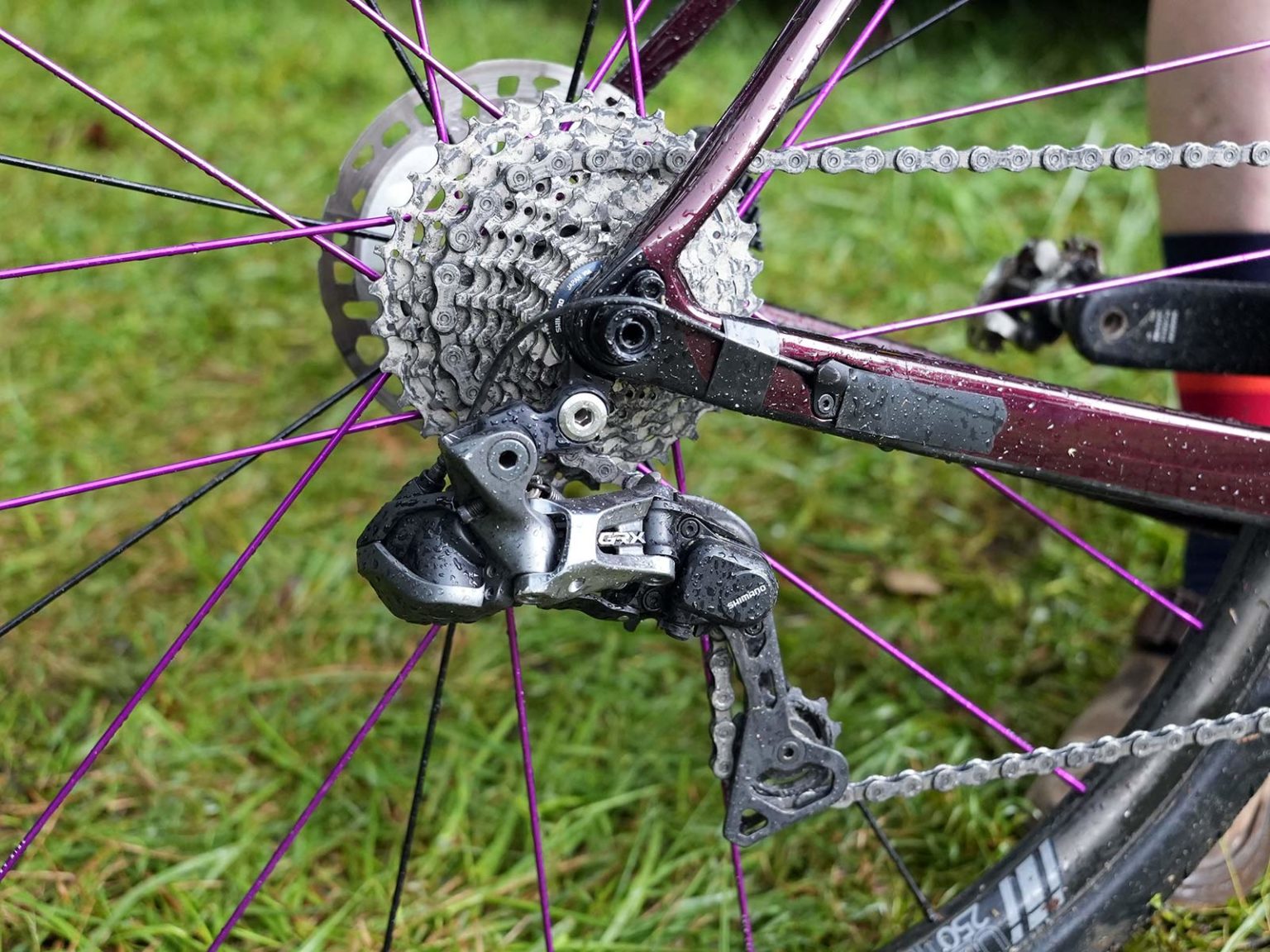 Pro Bike Check: Gordon Wadsworth's "Sinnamon" Pivot Vault gravel race ...