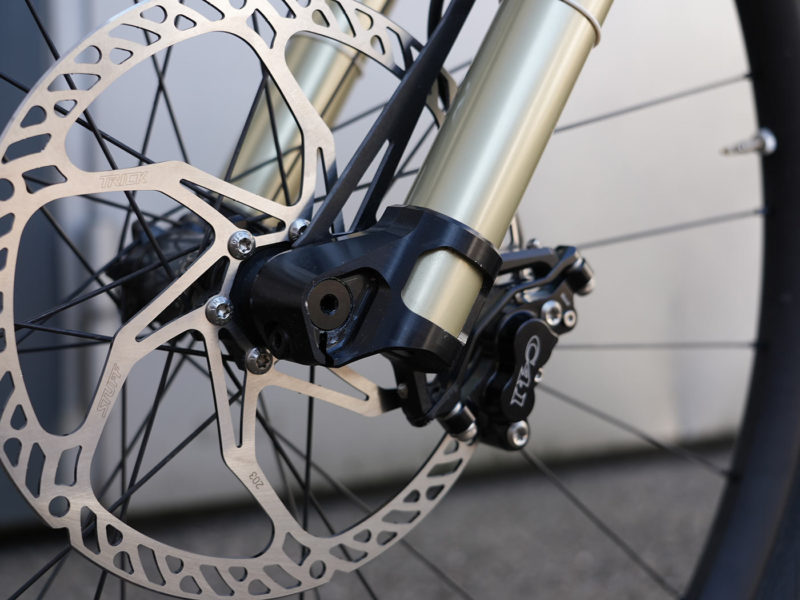 Intend shows negative offset inverted enduro fork w/ dramatic head ...