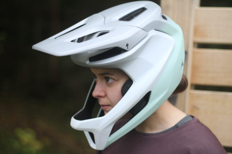 Review: 602g Specialized Gambit DH-Certified Full Face Helmet - Bikerumor