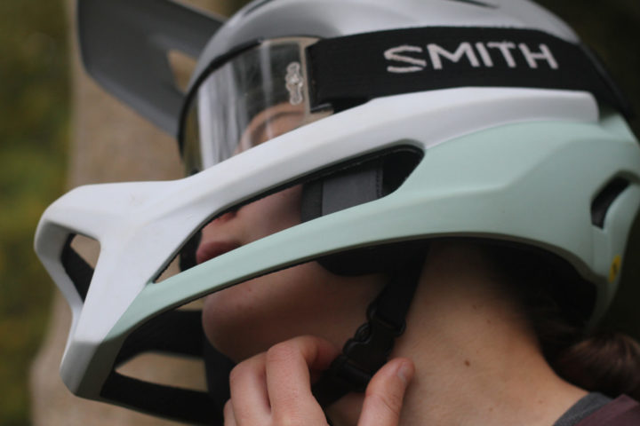 Review: 602g Specialized Gambit DH-Certified Full Face Helmet - Bikerumor