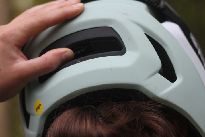 Review: 602g Specialized Gambit DH-Certified Full Face Helmet - Bikerumor