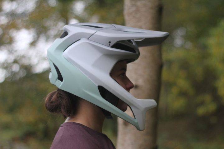 Review: 602g Specialized Gambit DH-Certified Full Face Helmet - Bikerumor