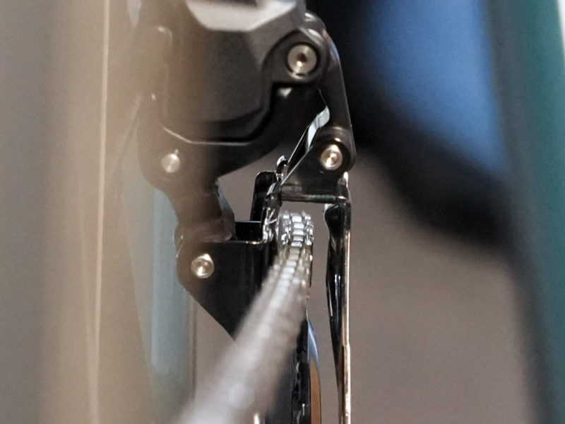 Video: How fast do the new Shimano 12-speed road groups really shift ...