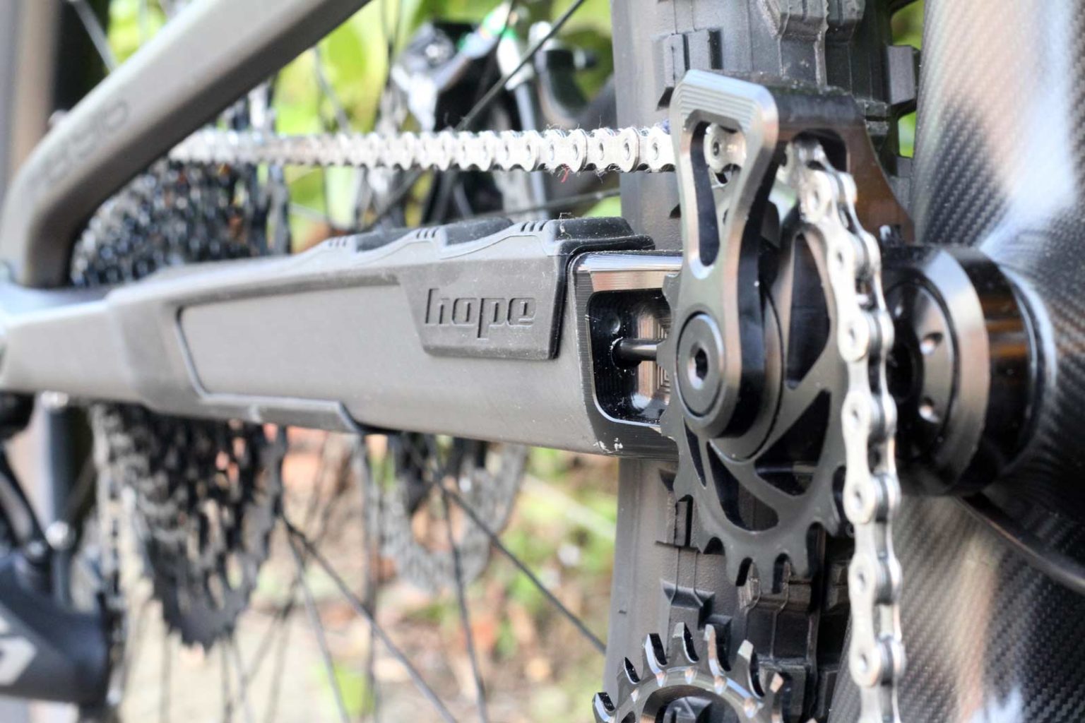 CORE Bike: Hope HB.916 High-Pivot Enduro MTB Unveiled - Bikerumor