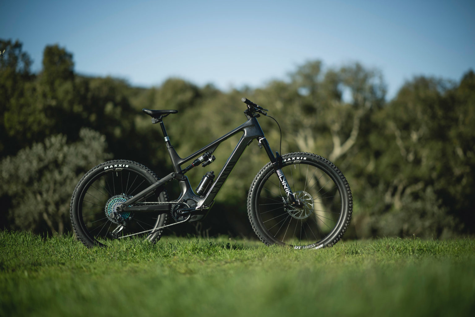 Canyon Spectral:ON tucks 900Wh battery in new full carbon frame - Bikerumor