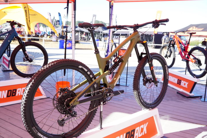 Affordable Carbon Full Suspension Rigs, the Diamondback Mission Carbon ...
