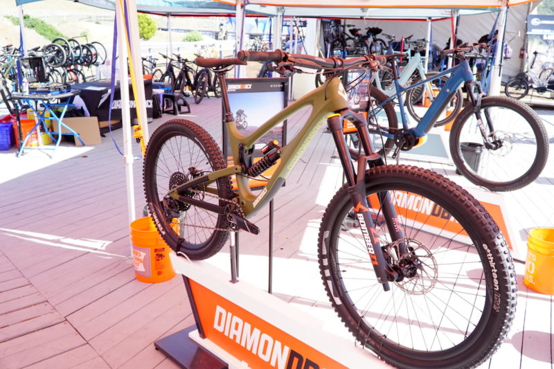 Affordable Carbon Full Suspension Rigs, the Diamondback Mission Carbon ...