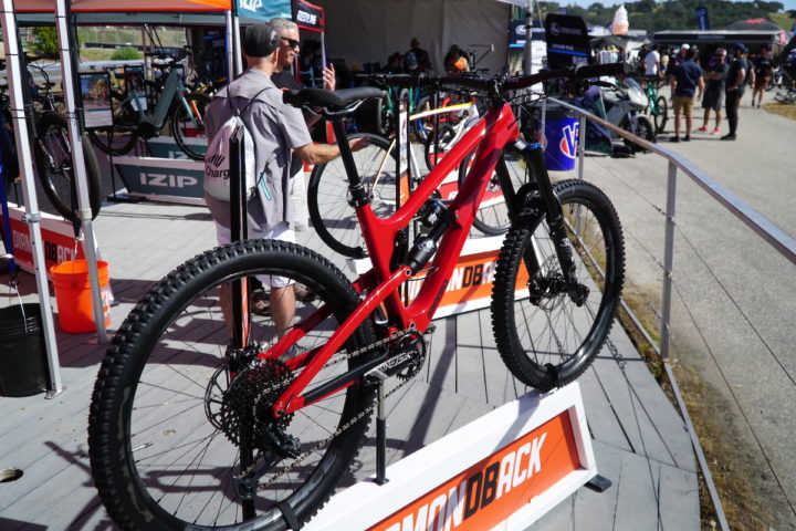 Affordable Carbon Full Suspension Rigs, the Diamondback Mission Carbon ...