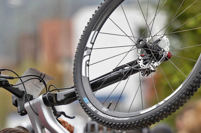 Spotted: Prototype ENVE MTB hubs adding Lefty option soon - Bikerumor