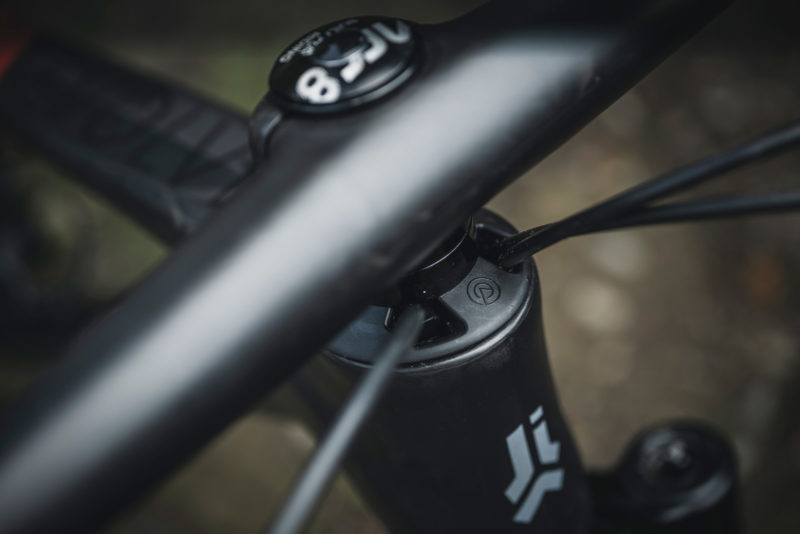 ARC8 Evolve FS is a lightweight, progressive XC MTB with flex stays and slider suspension ...