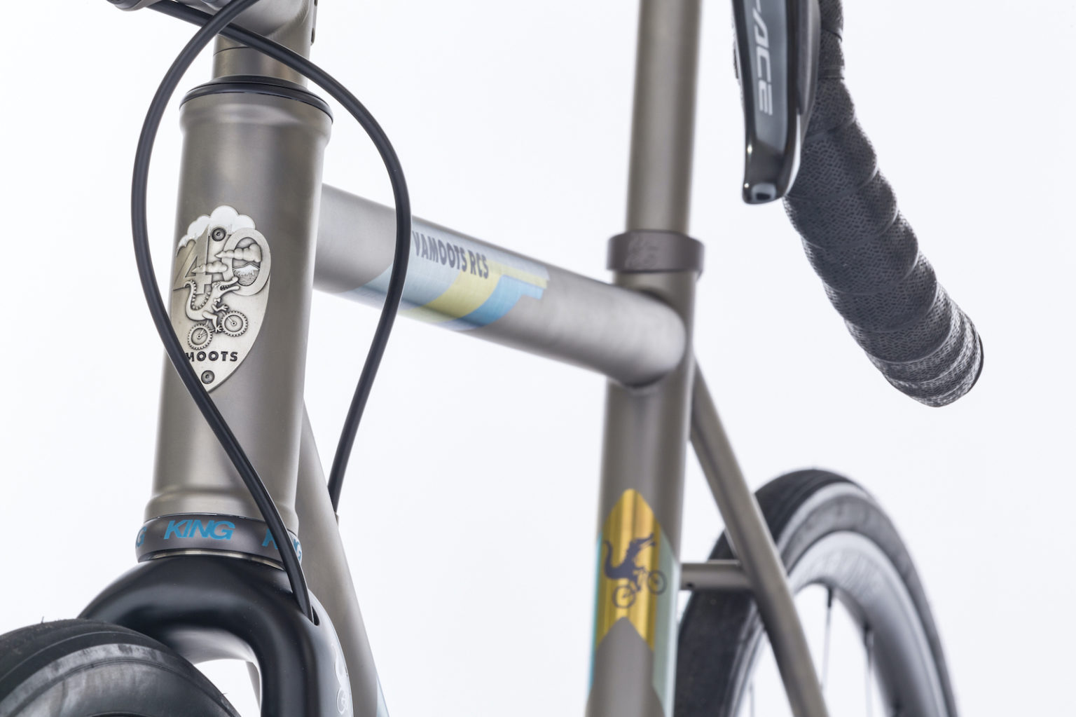 Moots nails the Apex with new titanium frame finishes to honor its past ...
