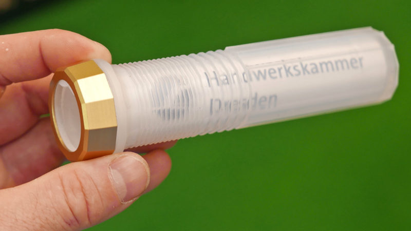 Freeze's new Frozen Twist Clamp tool-free lock-on MTB grips! - Bikerumor