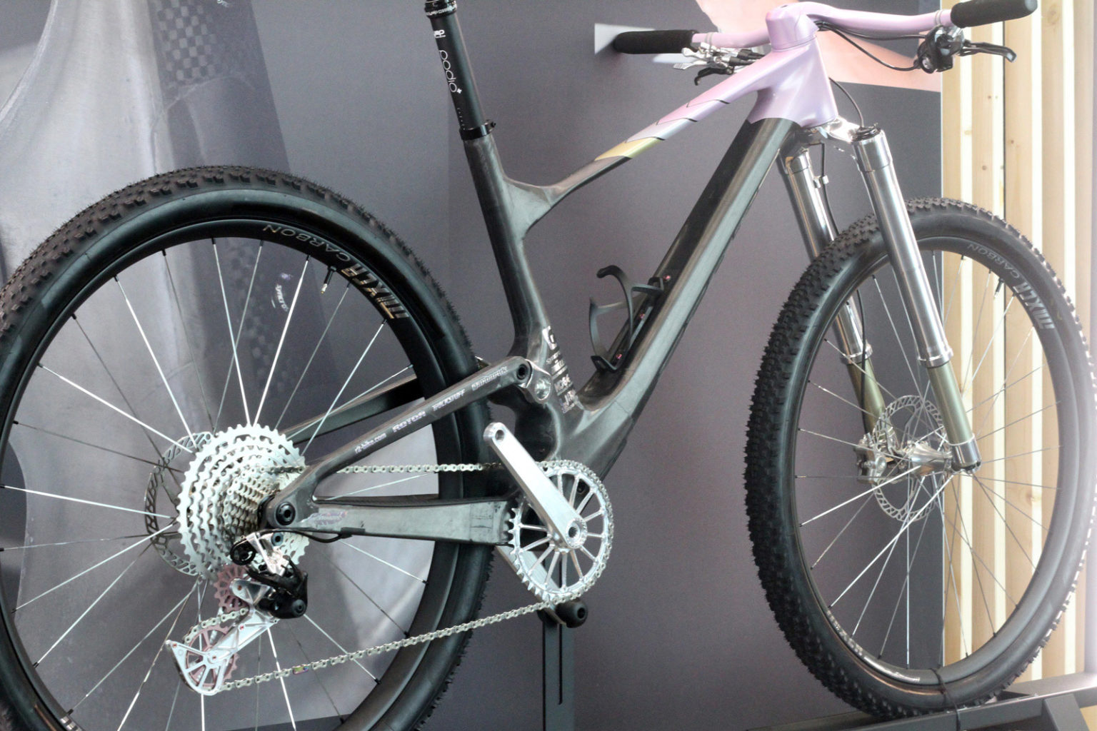 Intend Samurai CC is the World's Lightest 120mm Fork - Eurobike 2022 ...