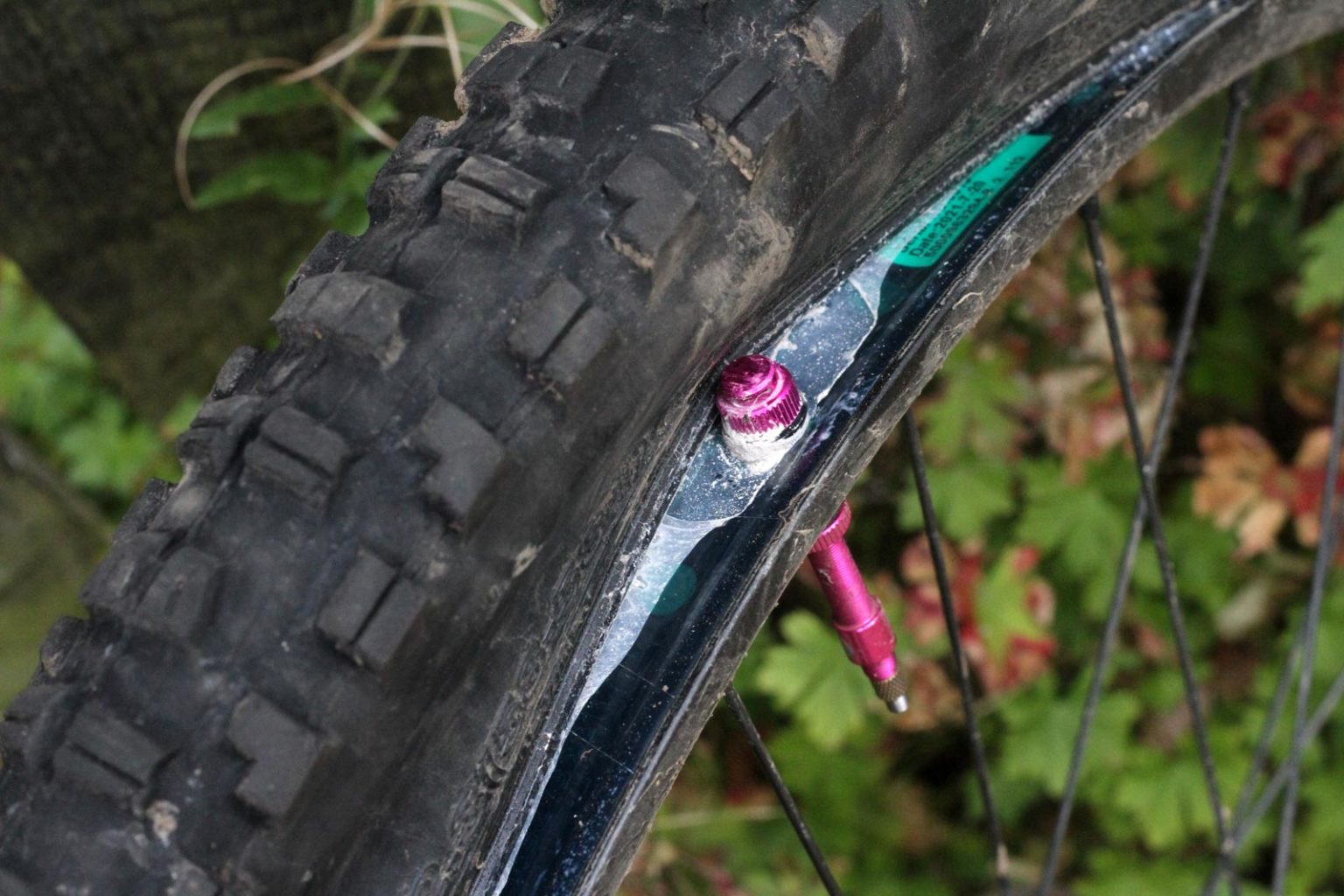 Review: 76 Projects Hi Flow No Clog Tubeless Valves are Legit - Bikerumor