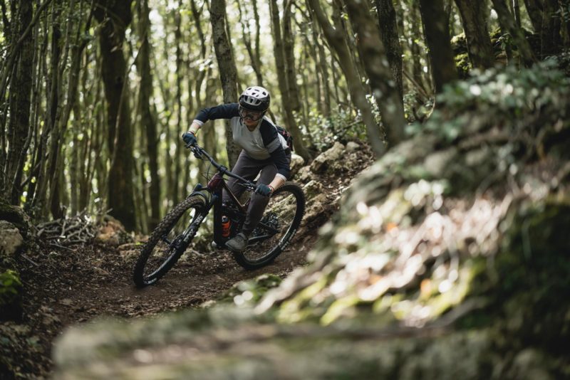 First Ride: Arc8 Essential Trail Bike pairs Low Weight w/ Enduro Geo - Bikerumor