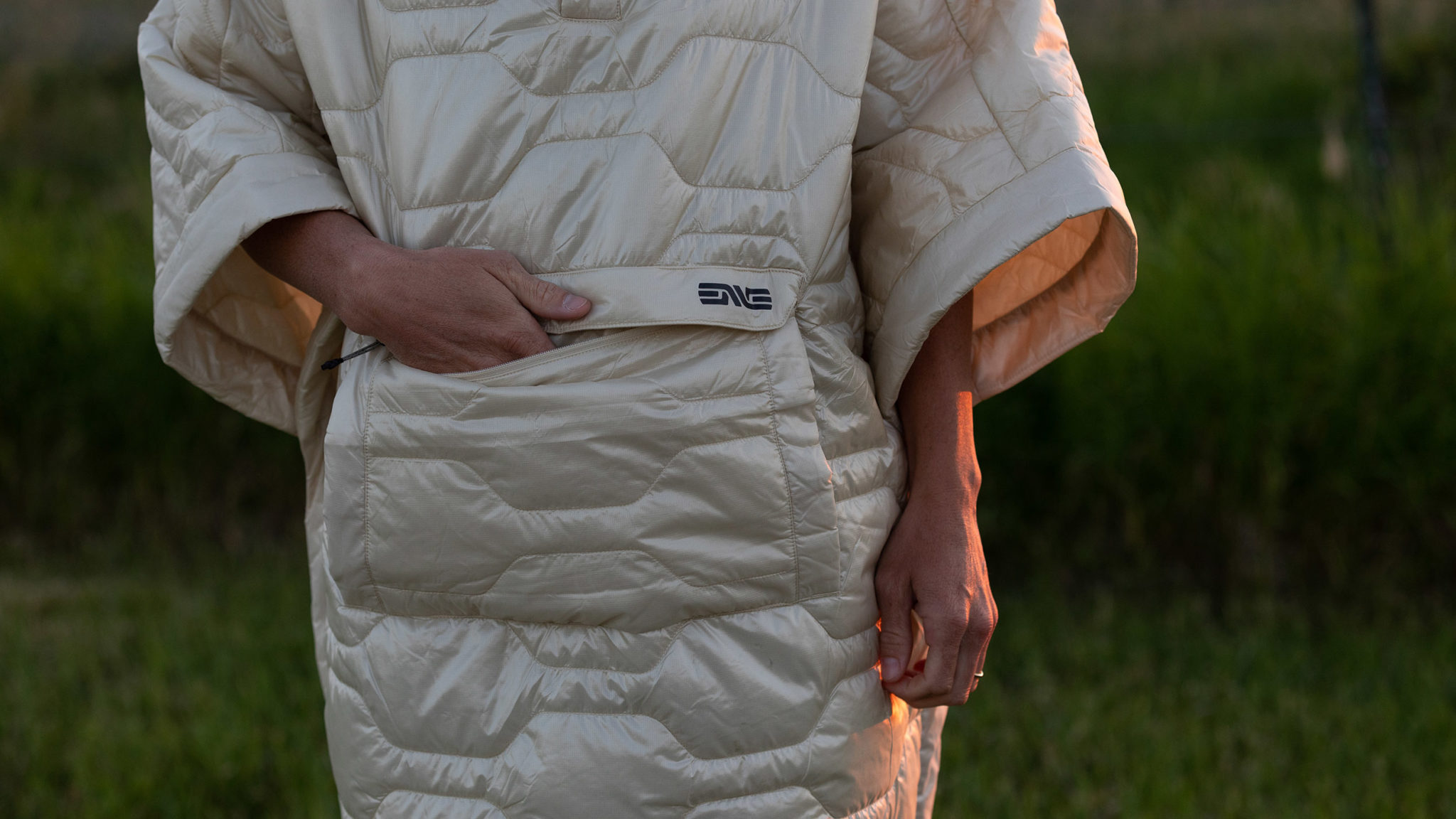 ENVE PrimaLoft Poncho (?) headlines new Ride-Lifestyle apparel collection - Bikerumor