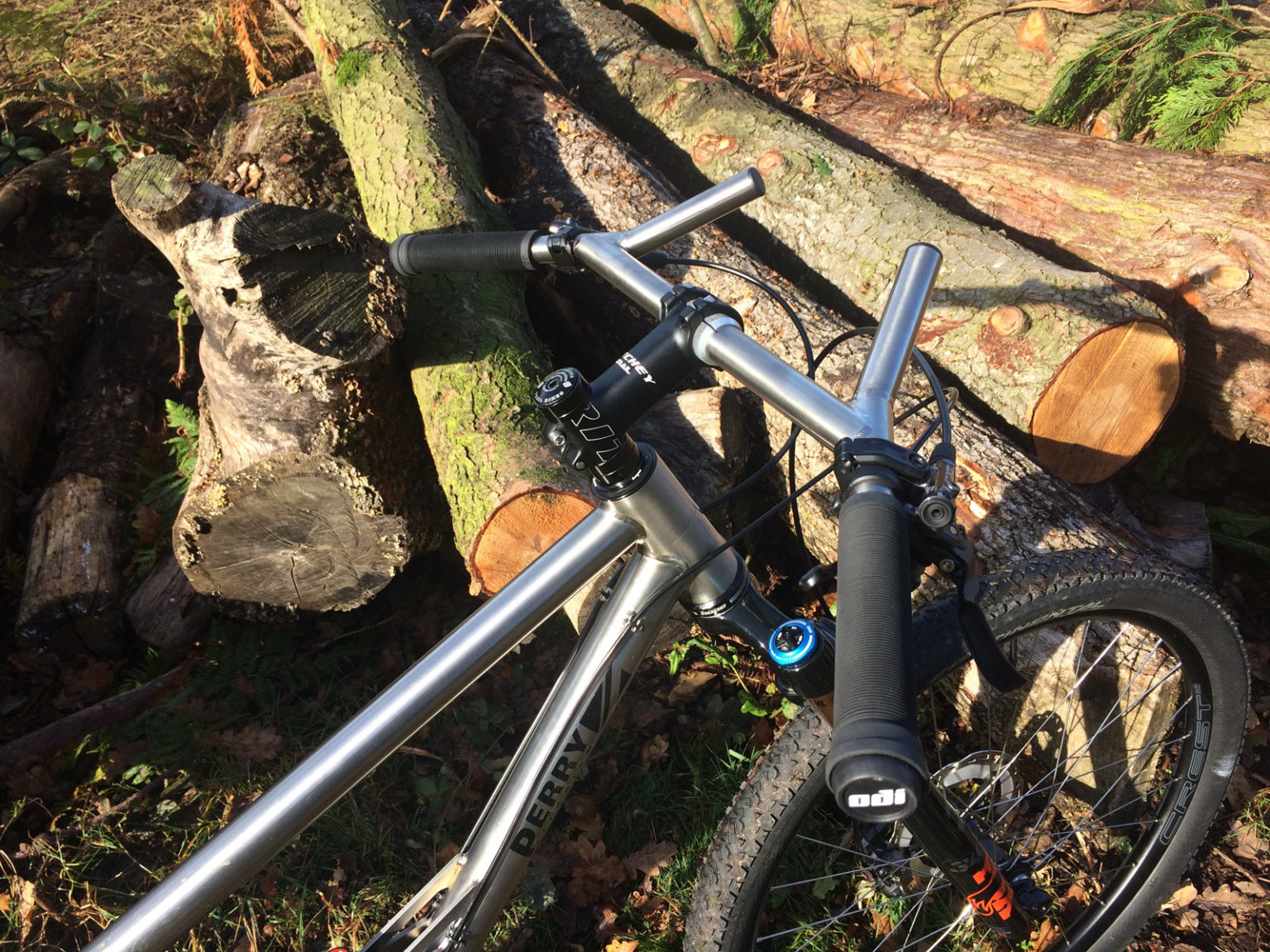 Perry Habu re-thinks the Trail Bike with Single-Pivot Titanium Frame ...