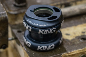 Chris King AeroSet Brings Fully Internal Cable Integration to Classic ...