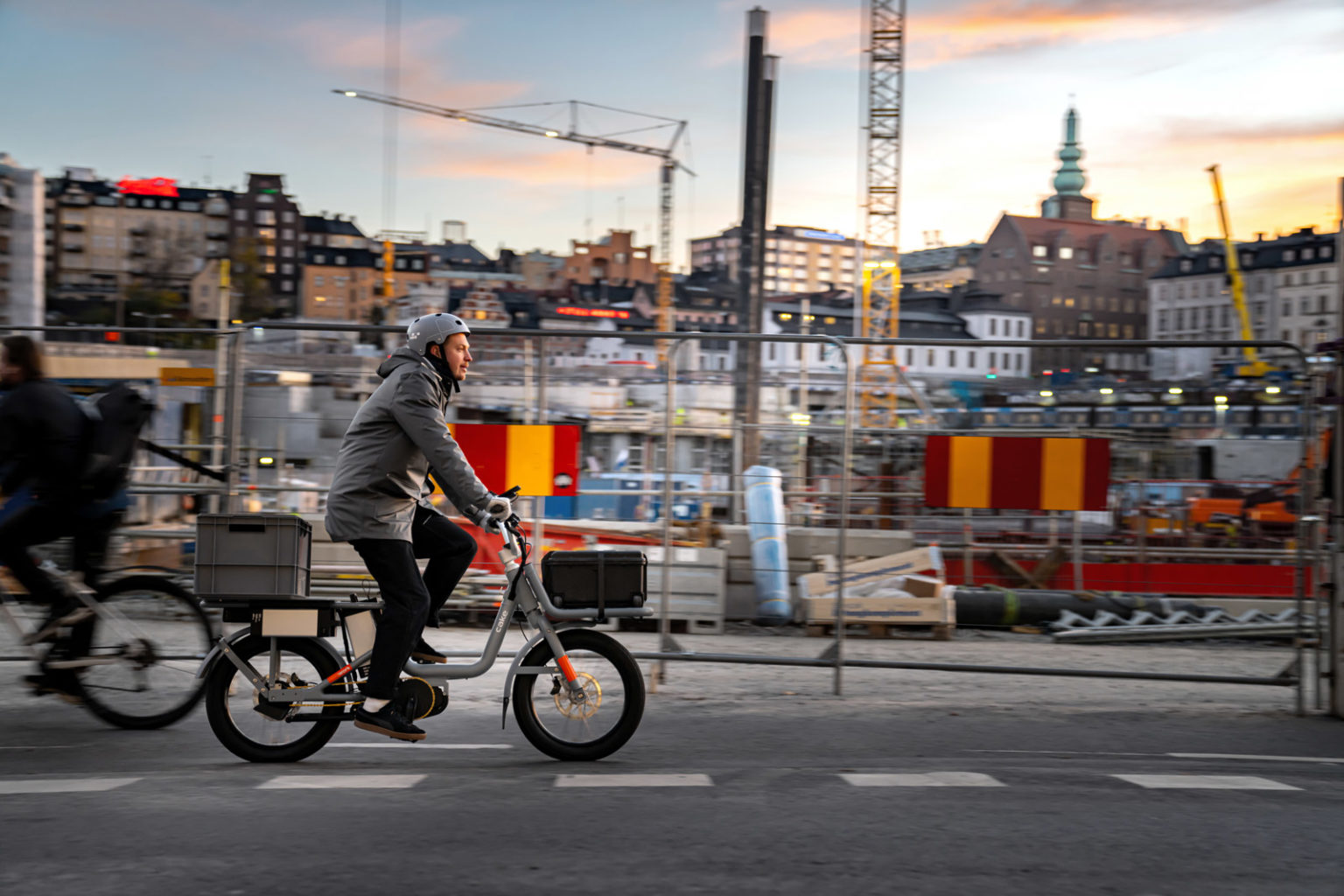Cake Åik Pedal-Assist Utility eBike of :work Series Claims 224 Mile ...