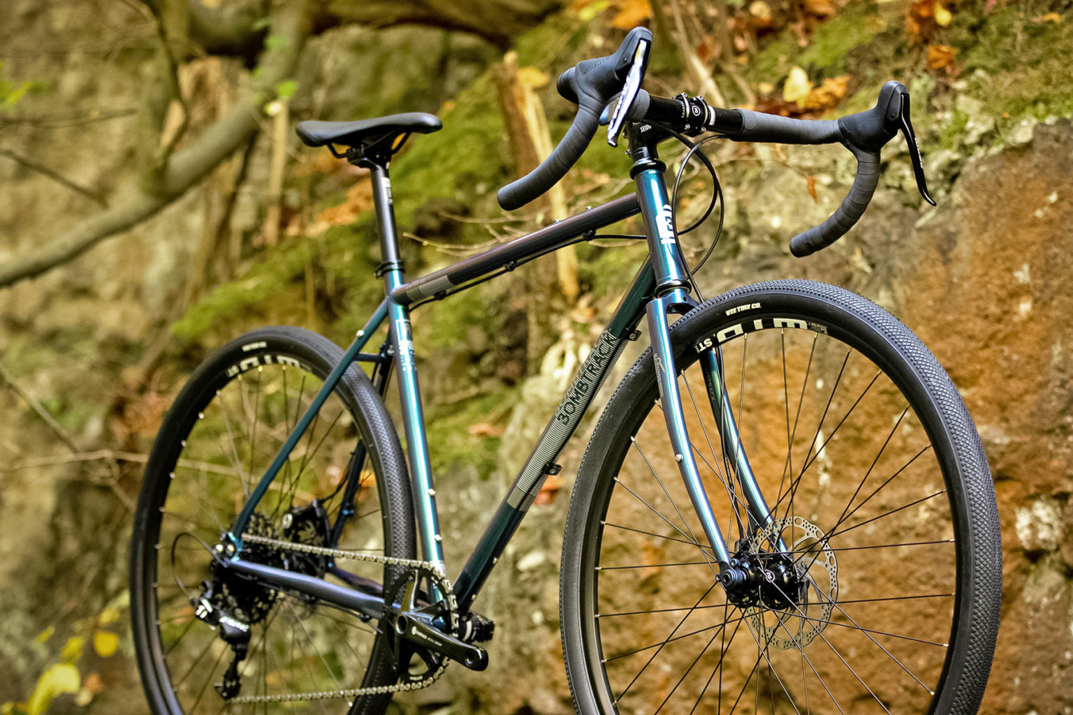 Bombtrack Beyond ALloy & SUS Adventure Gravel Bikes, plus AXS Hook EXT ...