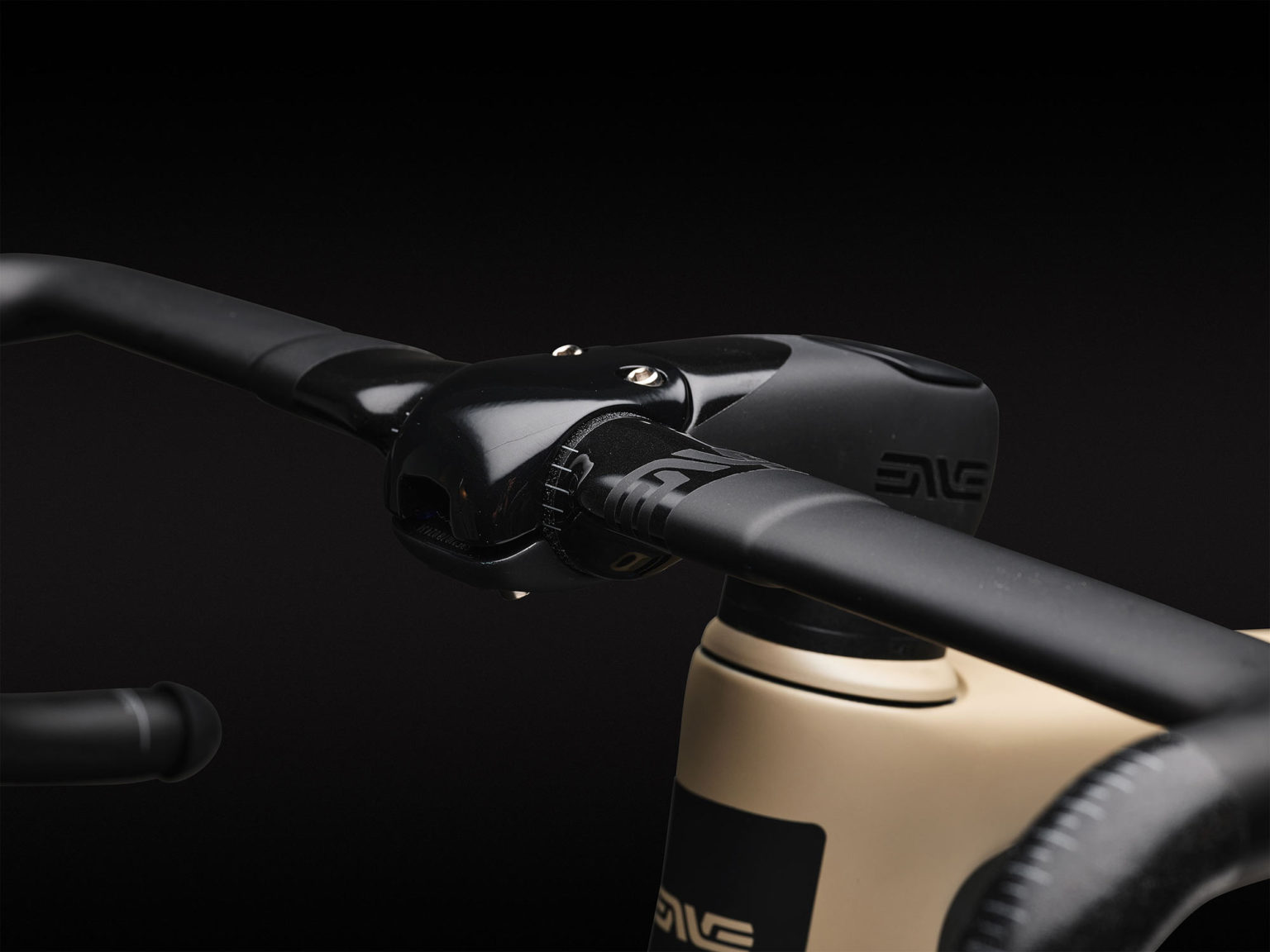 New ENVE MOG Gravel Bike goes big on features (and tires) - Bikerumor