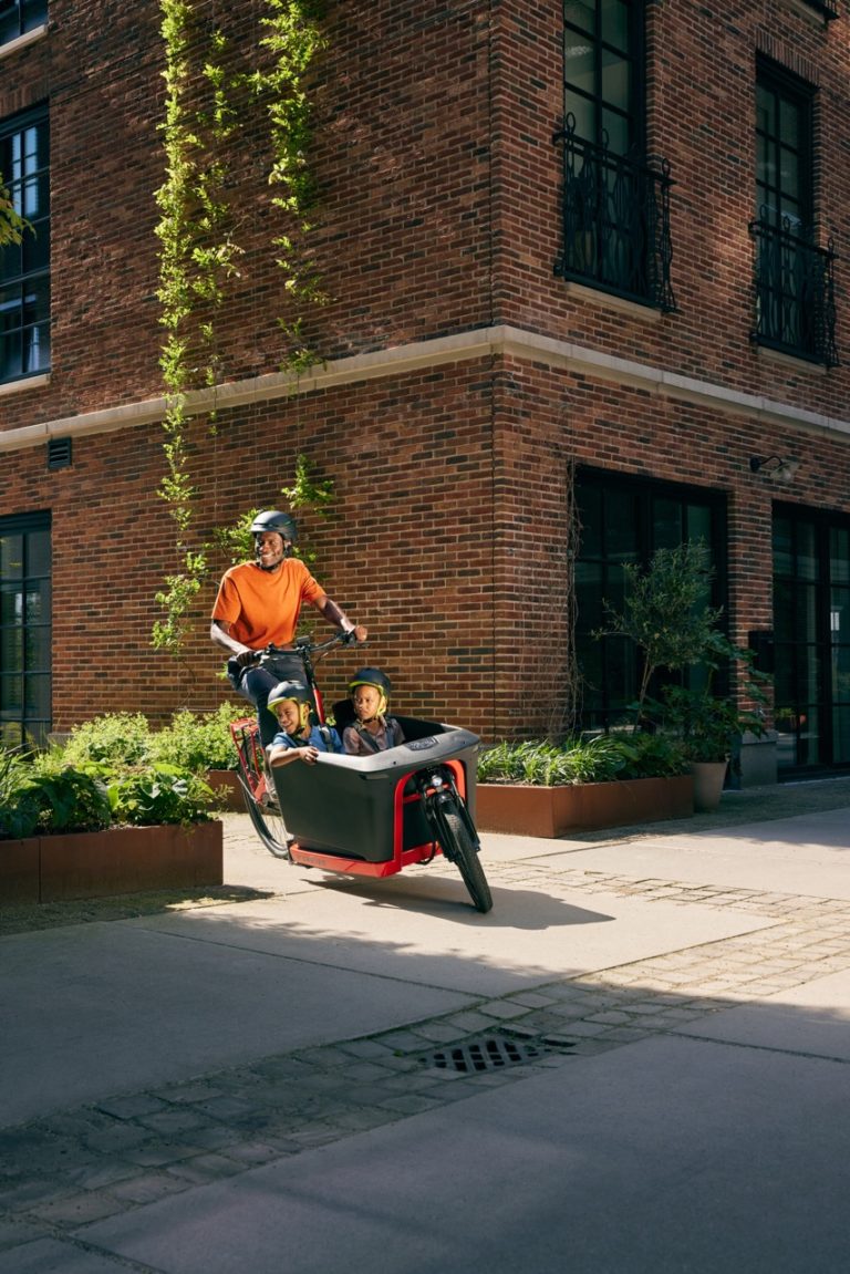Bring All the Kids with Trek's new Fetch+2 & Fetch+4 Cargo Bikes - Bikerumor