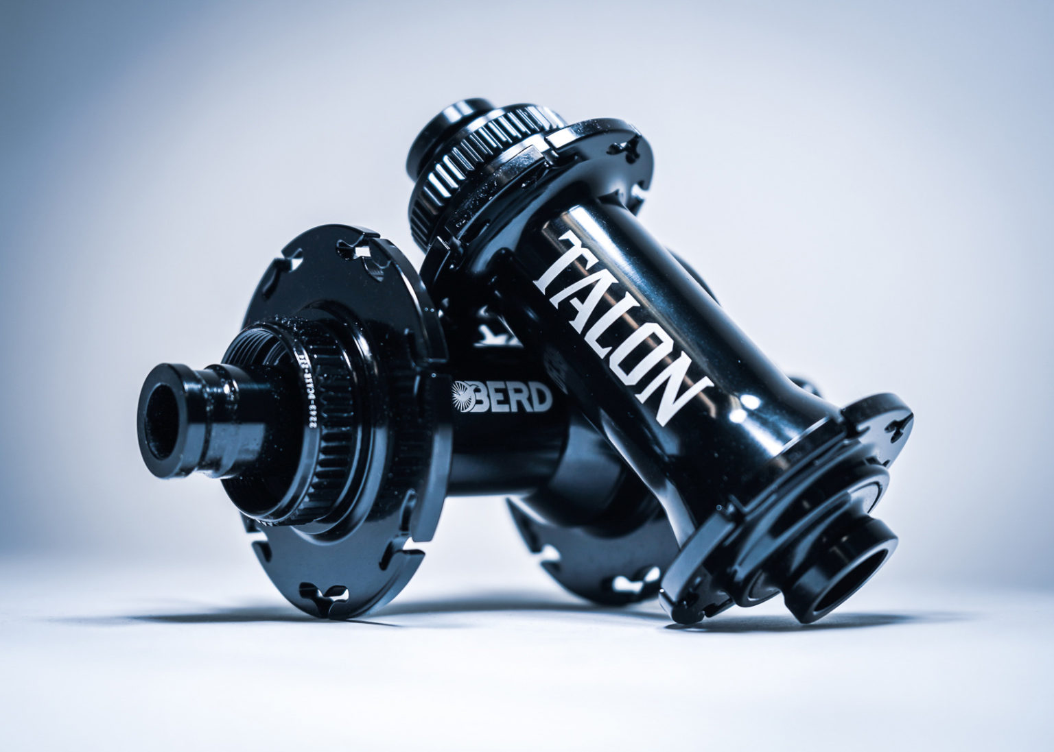 BERD Talon Hubset Hooks the Flanges for Fast Lacing of Lightweight ...