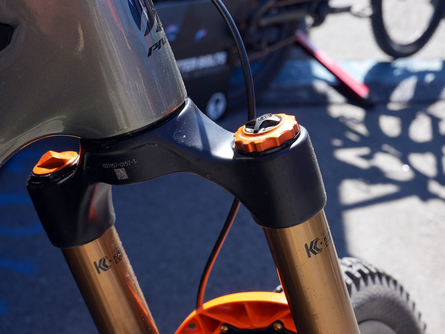 Better Bolts adds color-matched compression knobs & upgraded Ti bolt ...