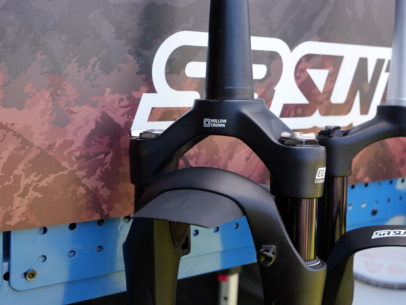 SR Suntour shows lighter, upgraded gravel, enduro & kids forks - Bikerumor