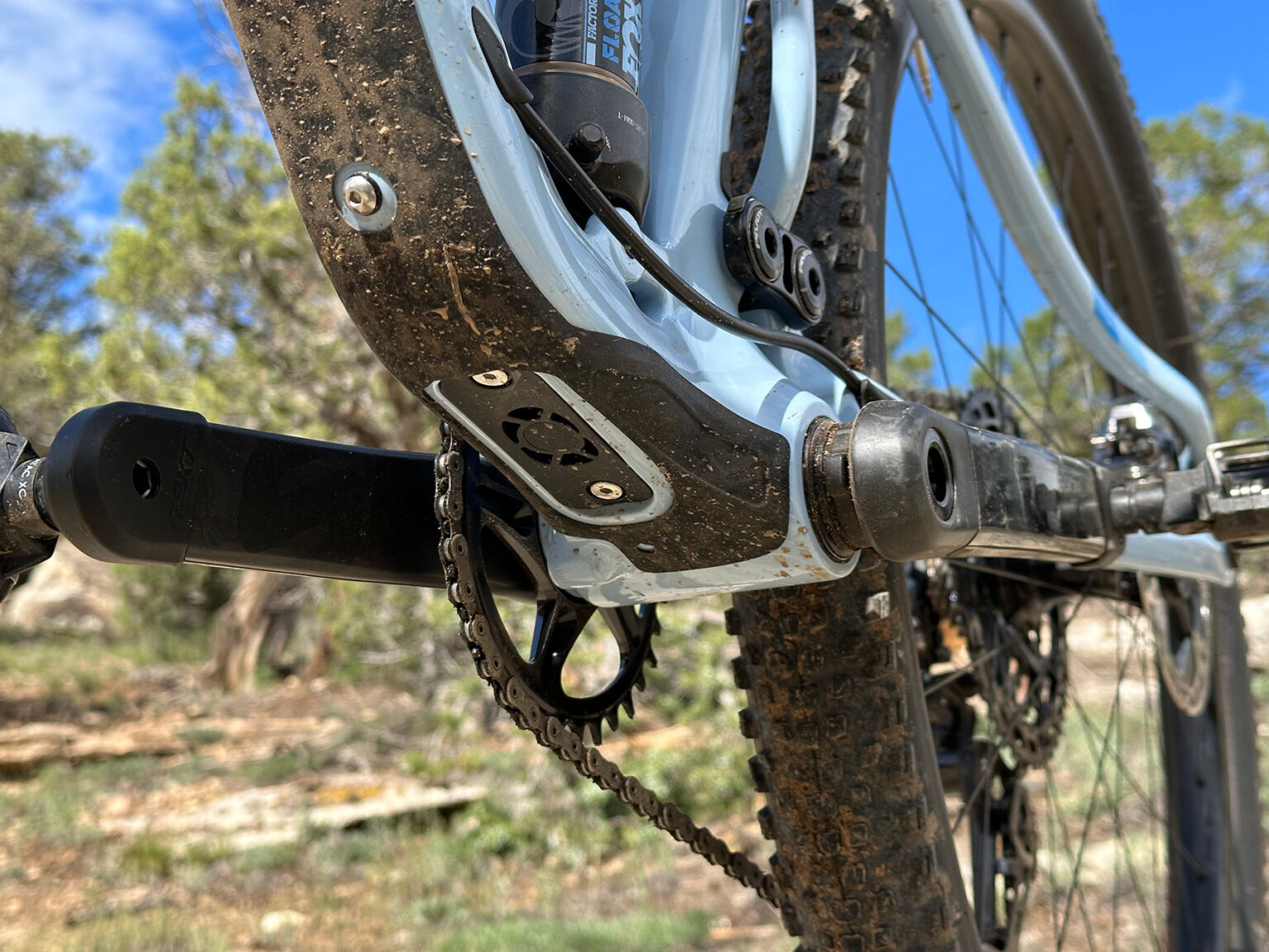 Pivot Mach 4SL gets faster, lighter & adds dual travel modes - Bikerumor