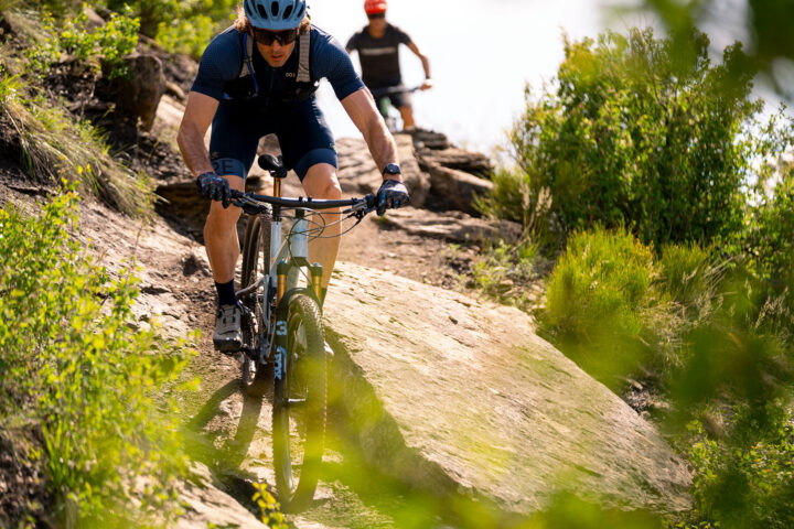 First Ride! New Pivot Mach 4SL makes XC way more fun - Bikerumor