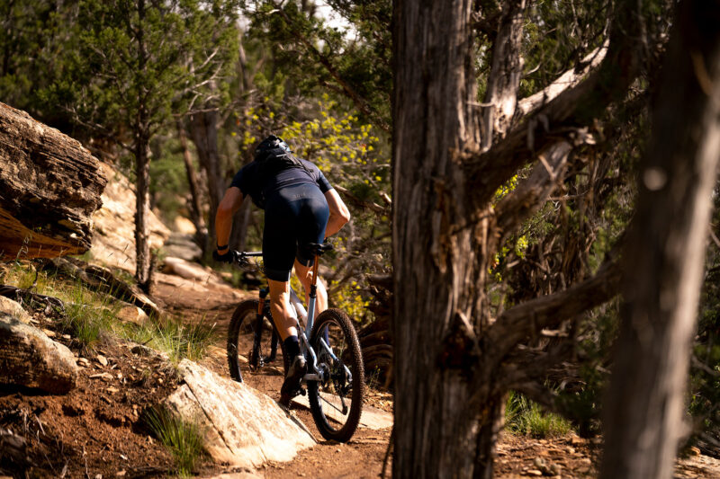 First Ride! New Pivot Mach 4SL makes XC way more fun - Bikerumor