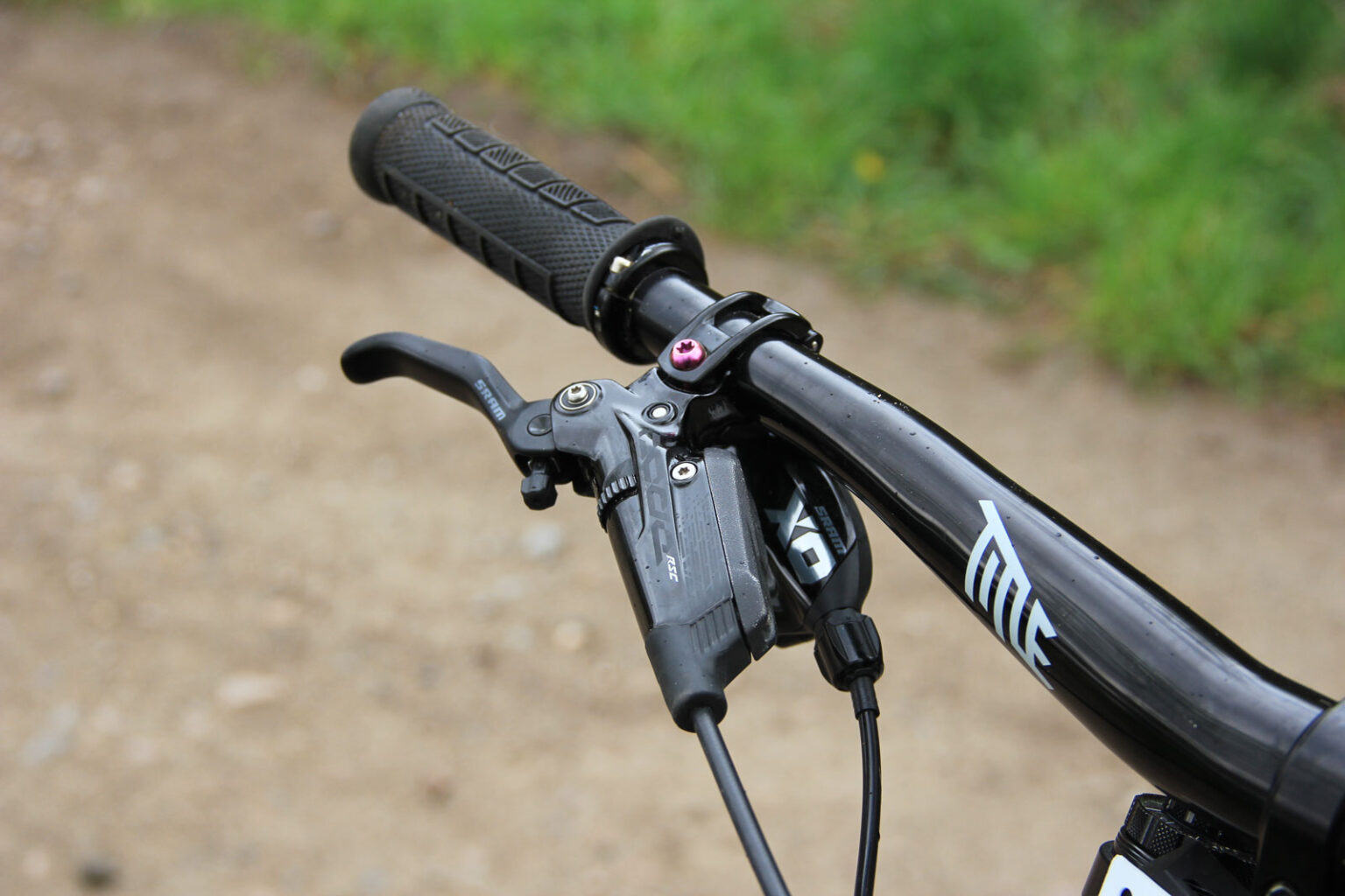 Pro Bike Check & Interview: Hattie Harnden's Trek Session Downhill Bike - Bikerumor