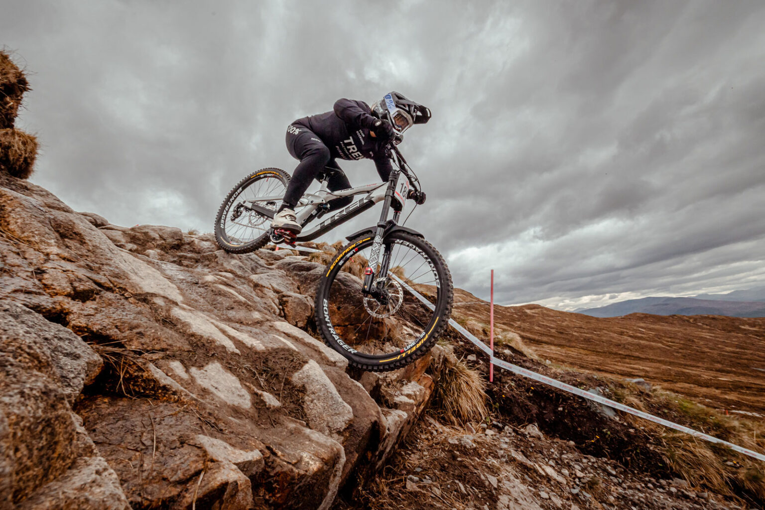 Pro Bike Check & Interview: Hattie Harnden's Trek Session Downhill Bike ...