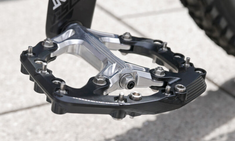 BikeYoke First Looks: Revive Wireless Dropper Post, plus New Pedals ...