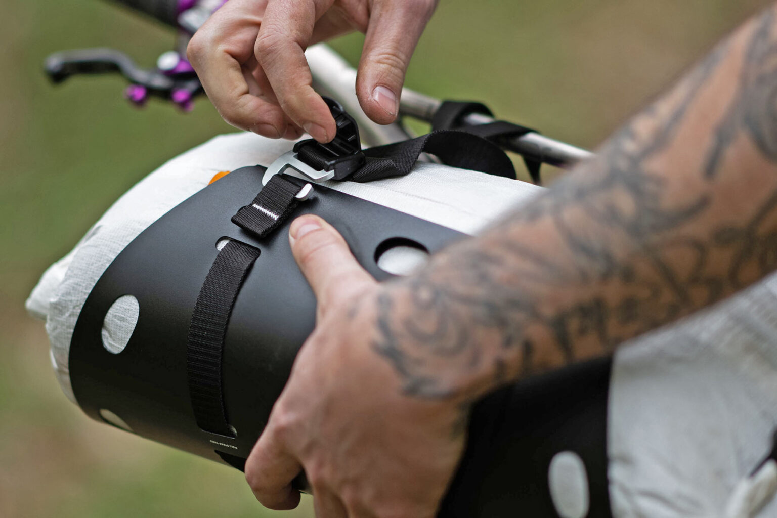 Musguard Handlebar Harness Turns Simple Roll-up Fender Tech into ...