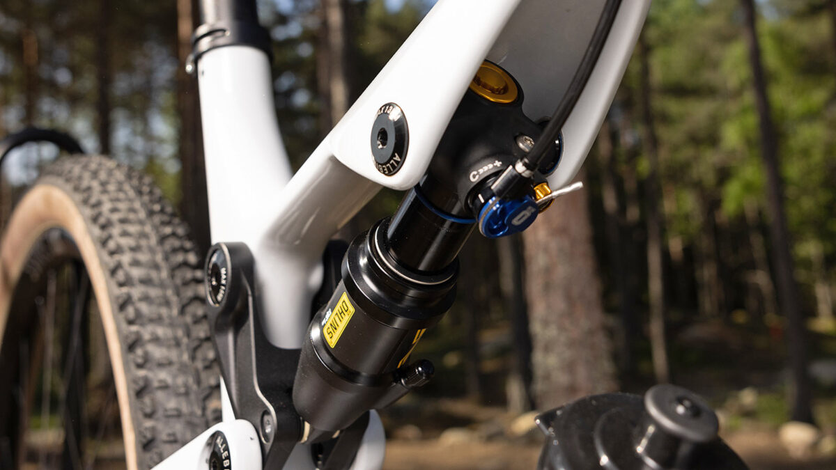 Öhlins XC Race-Ready Suspension: 3 RXC34 Forks & 2 TXCAir Shocks hit ...