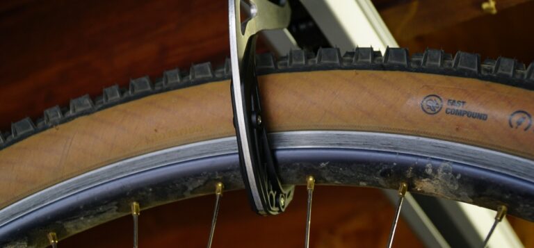 Hang, Slide & Rotate Bikes Effortlessly with the Stashed SpaceRail Bike ...