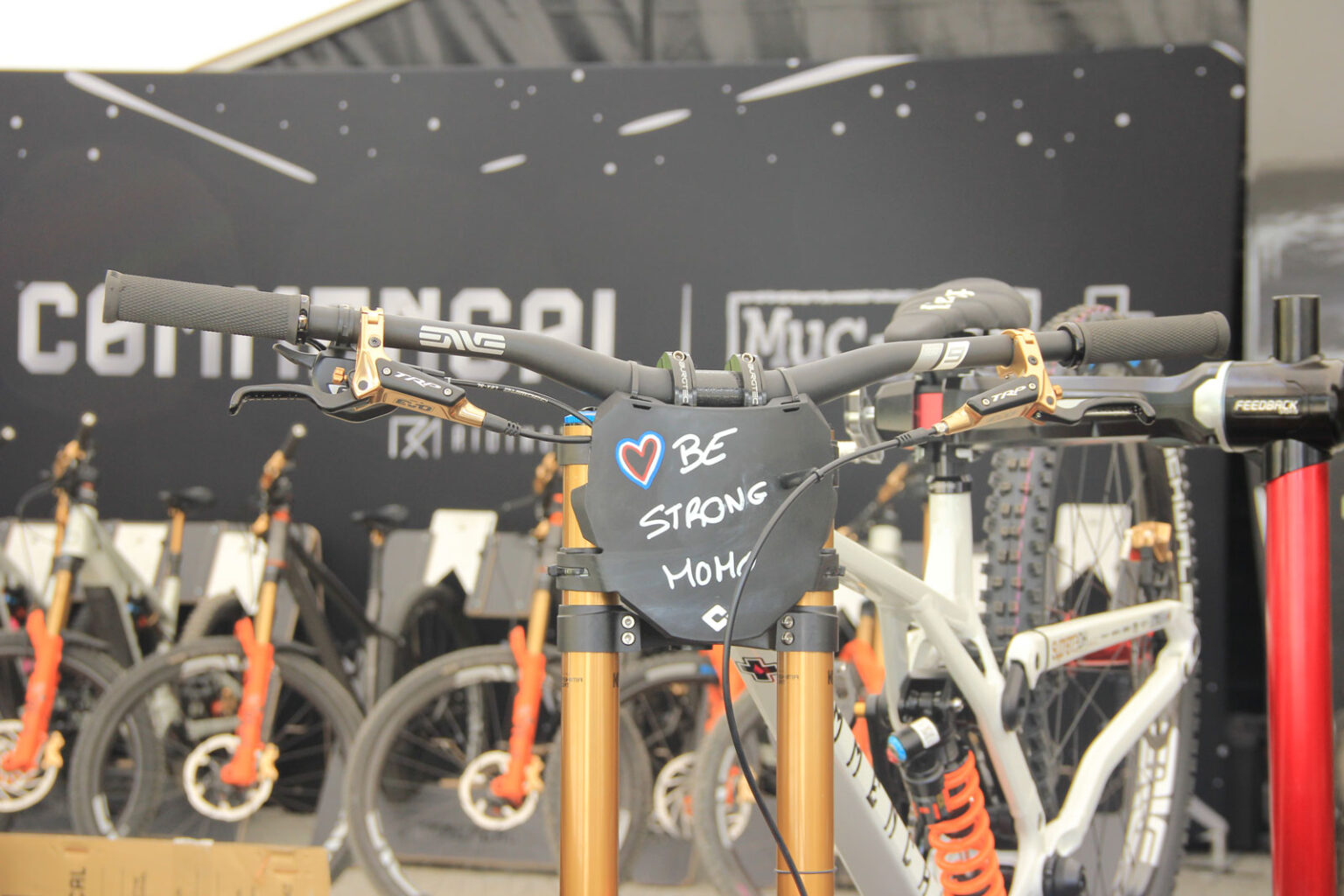 Pro Bike Check: Thibaut Daprela's Commencal Supreme DH V5 - Bikerumor