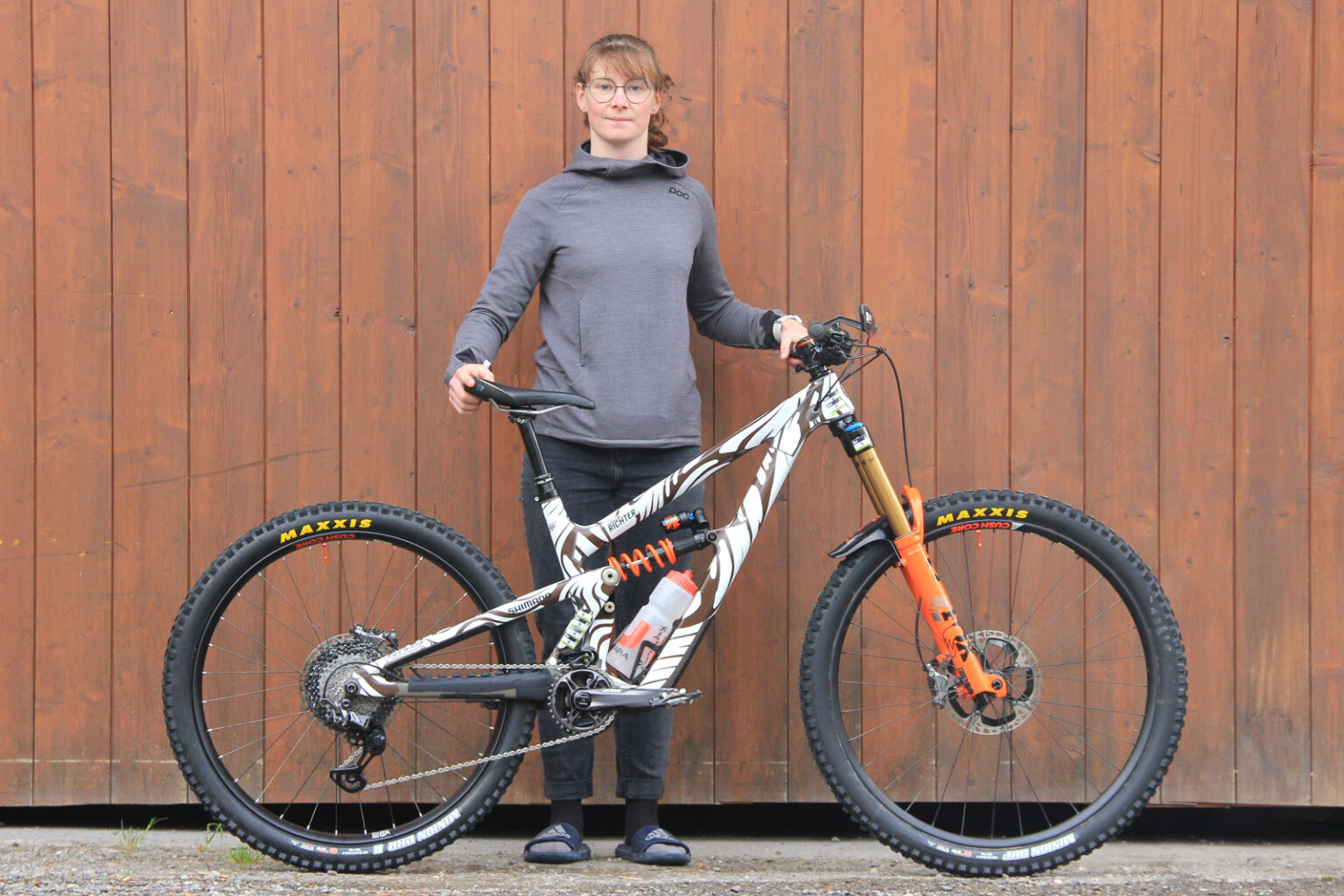 Pro Bike Check: Raphaela Richter's Ibis HD6 Enduro Race Bike - Bikerumor