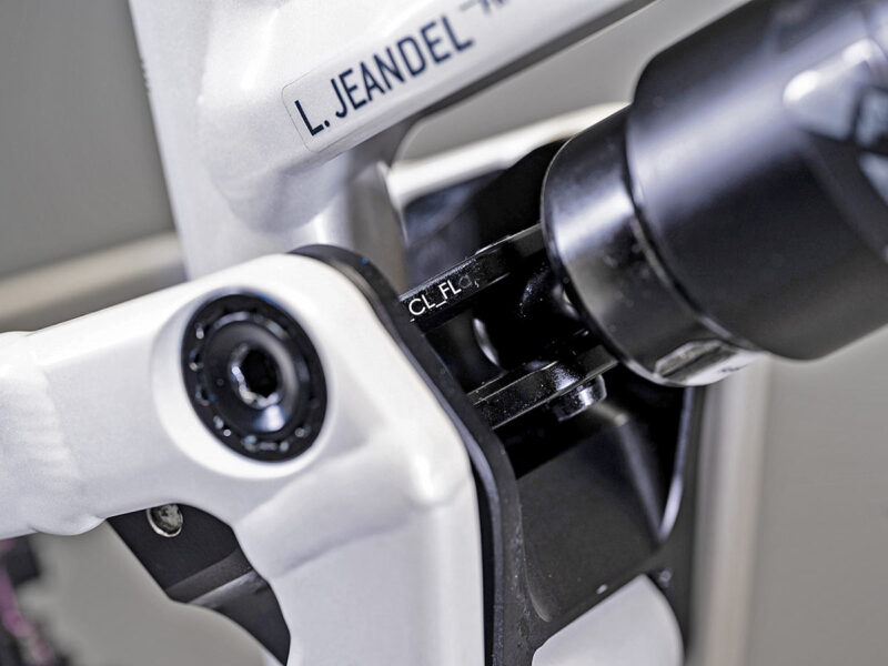 Commencal Meta V5 gets All-New Suspension as Trail or Mullet SX, but ...