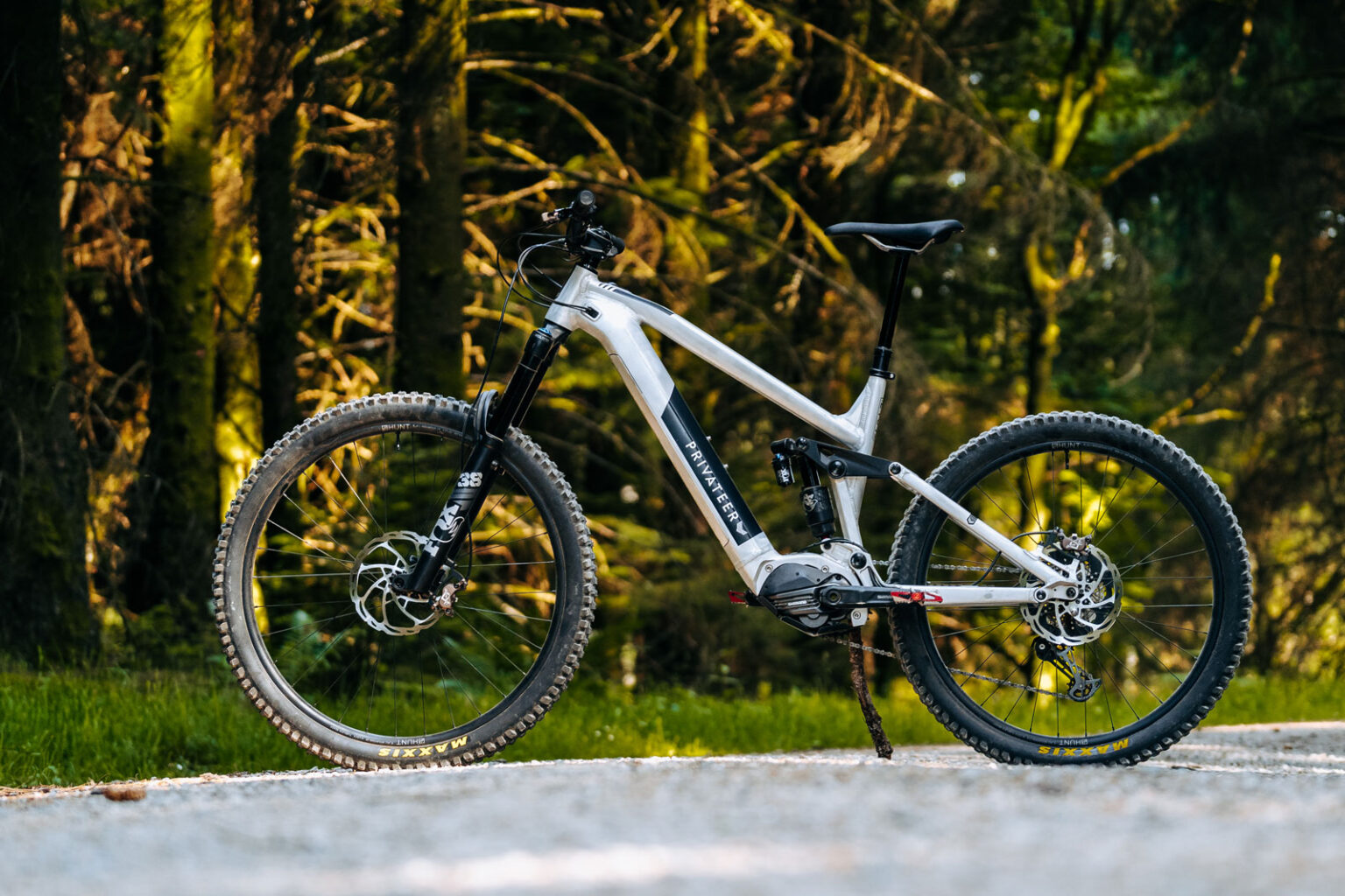 Privateer e161 is a New Well-Priced Enduro eBike - Bikerumor