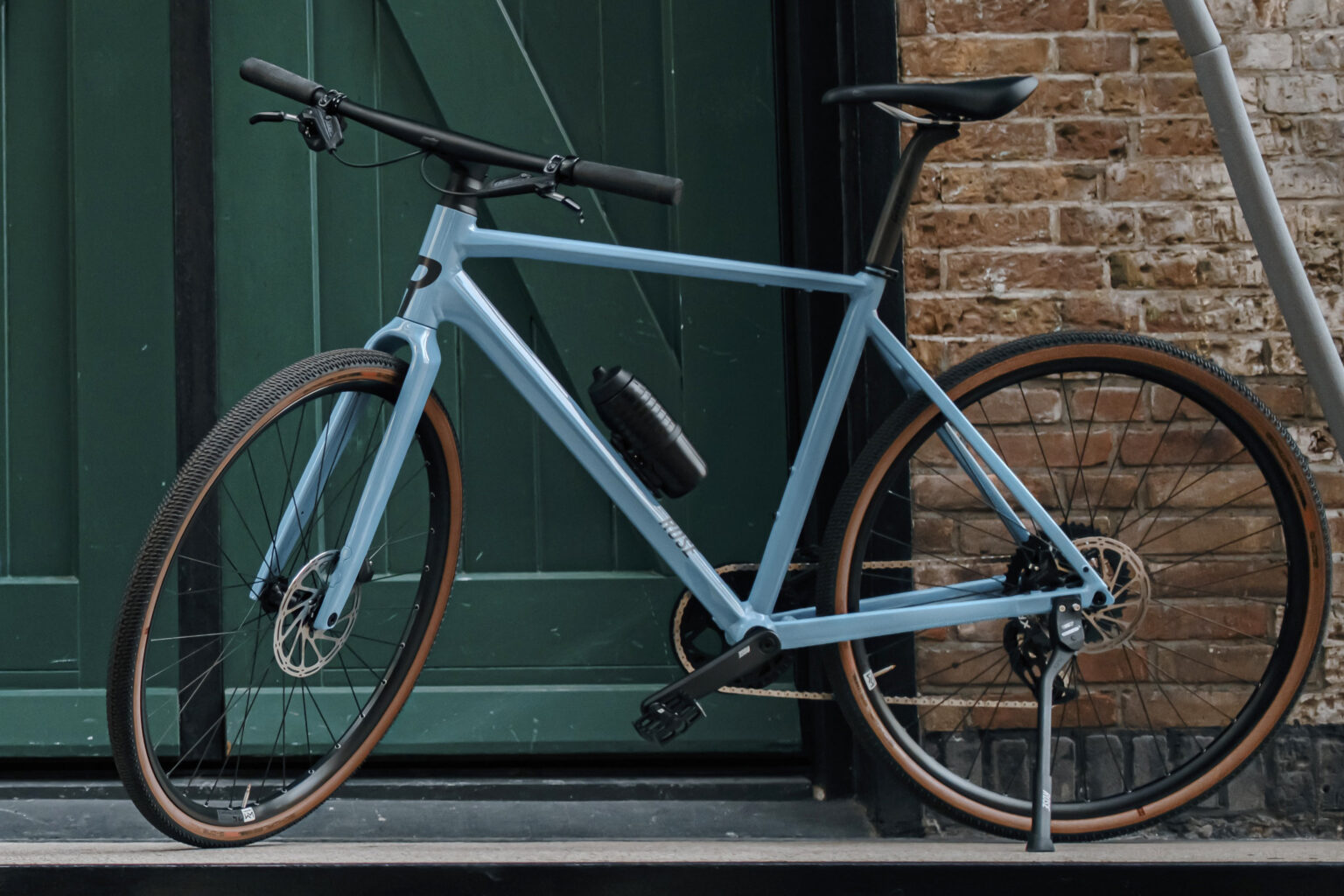 Rose Sneak Hits the Streets with Simple, Sleek Modern Hybrid City Bike - Bikerumor