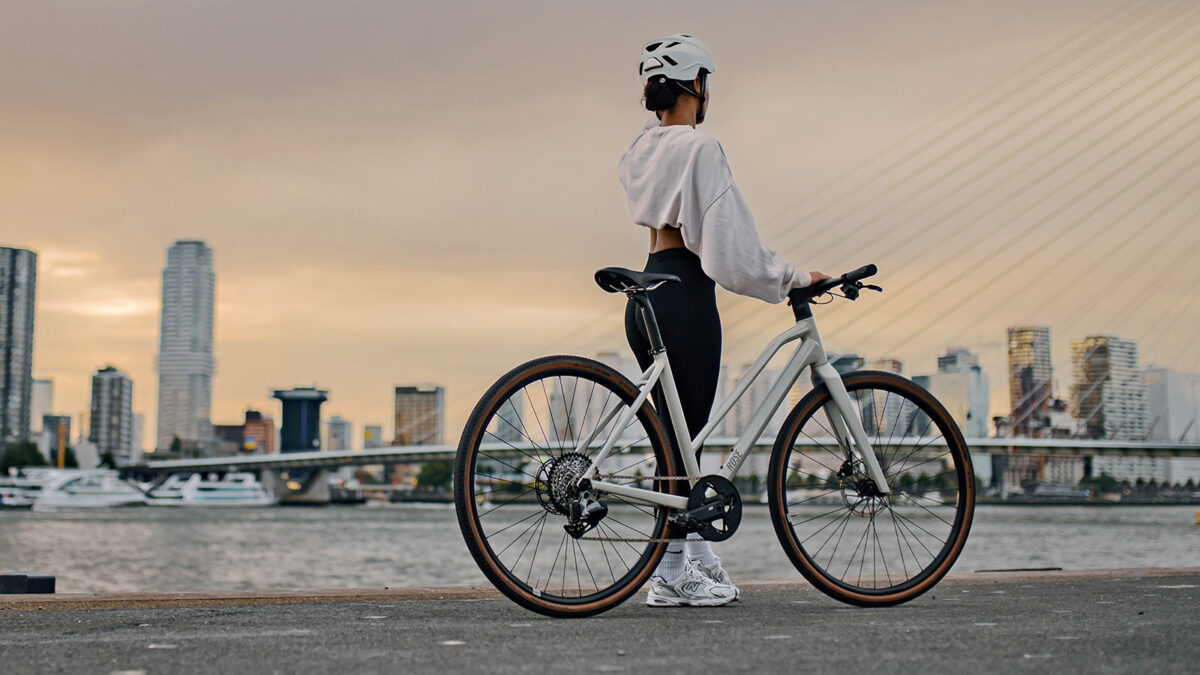 Rose Sneak Hits the Streets with Simple, Sleek Modern Hybrid City Bike ...