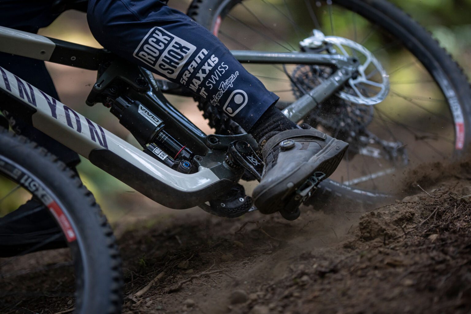 Utterly Butterly! SRAM Patents Shock-Fluttering End Mounts - Bikerumor